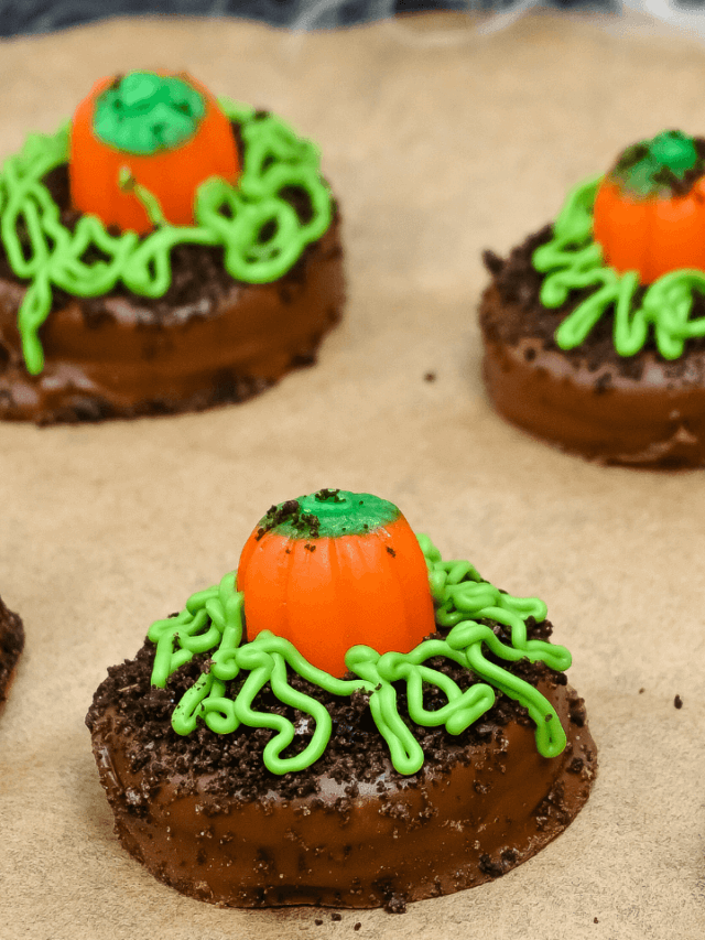 Chocolate Dipped Pumpkin Patch OREO Cookies | Just Microwave It