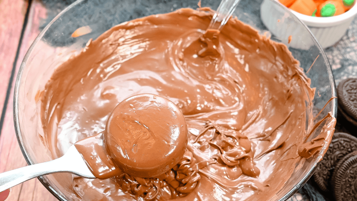 How to make Chocolate Covered Pumpkin Patch OREO Cookies | Just ...