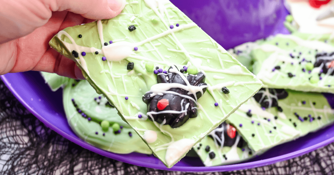 Make Halloween Spider Chocolate Bark in the Microwave | Just Microwave It